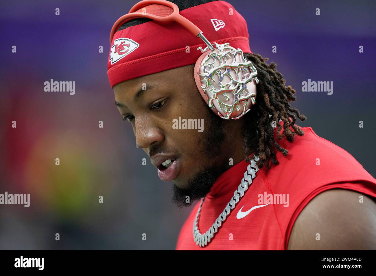 Kansas City Chiefs offensive lineman Wanya Morris warms up before ...