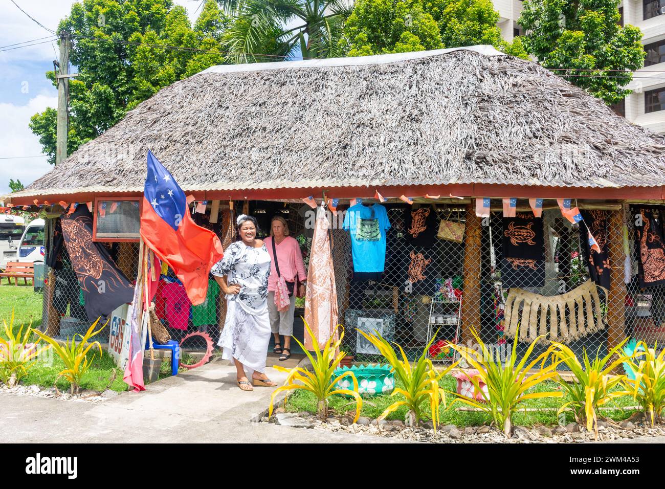 Souvenir shop shops thatched flag samoa cultural village beach r hi-res ...