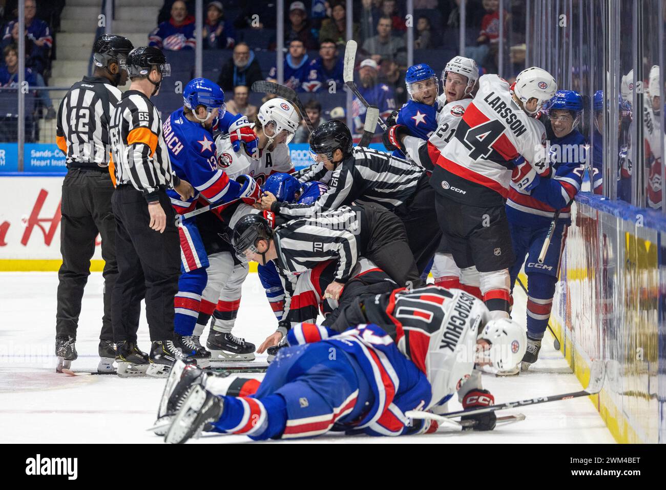 Blue cross arena hockey hi-res stock photography and images - Alamy