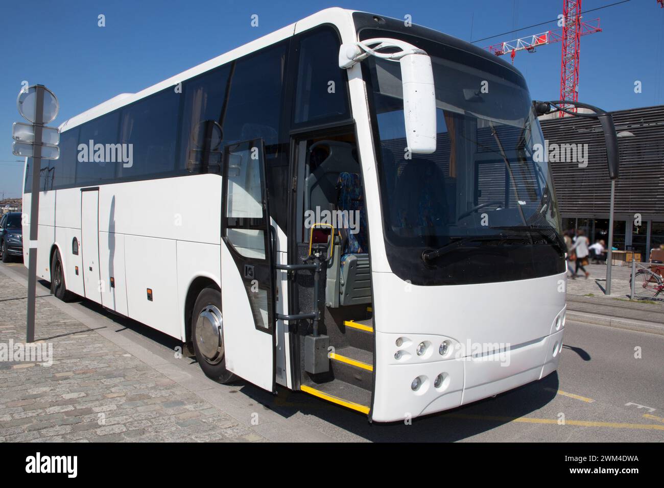 Bus open door hi-res stock photography and images - Alamy