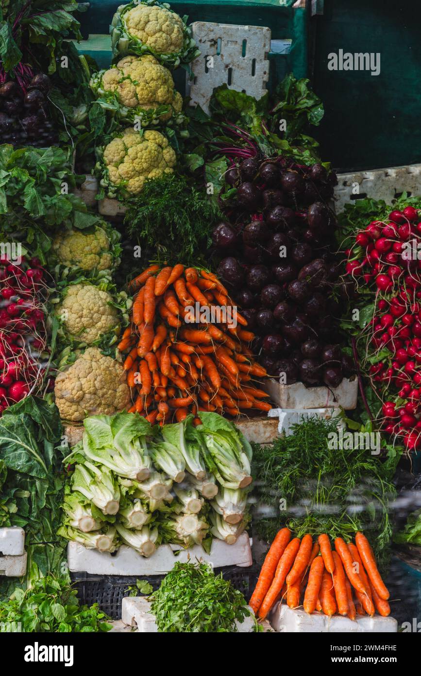 Woman vegetable stand illustration hi-res stock photography and images ...