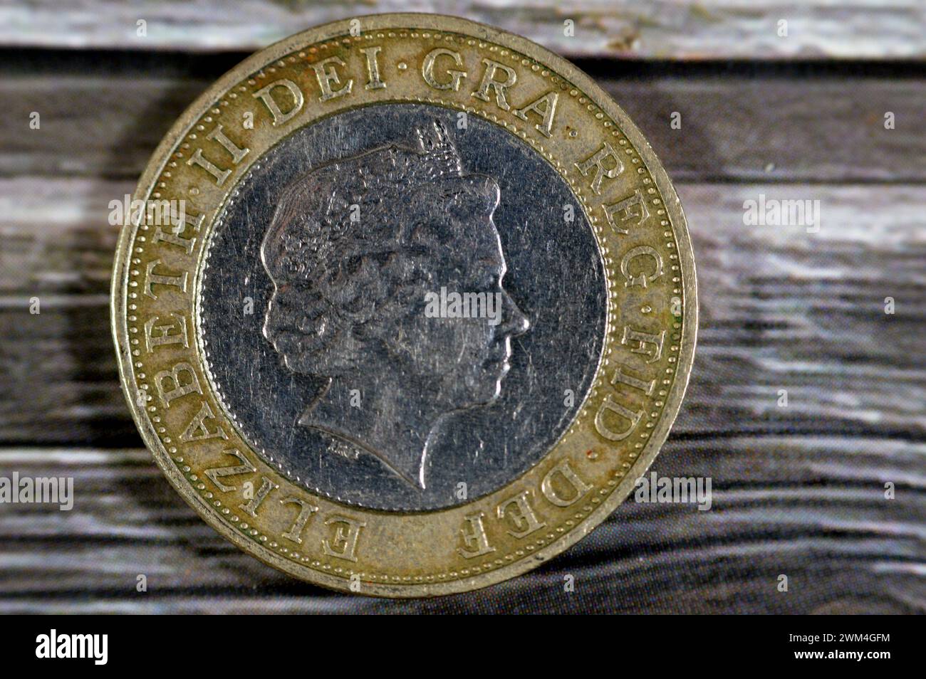Two British sterling pounds 1998 coin features queen Elizabeth ii on ...