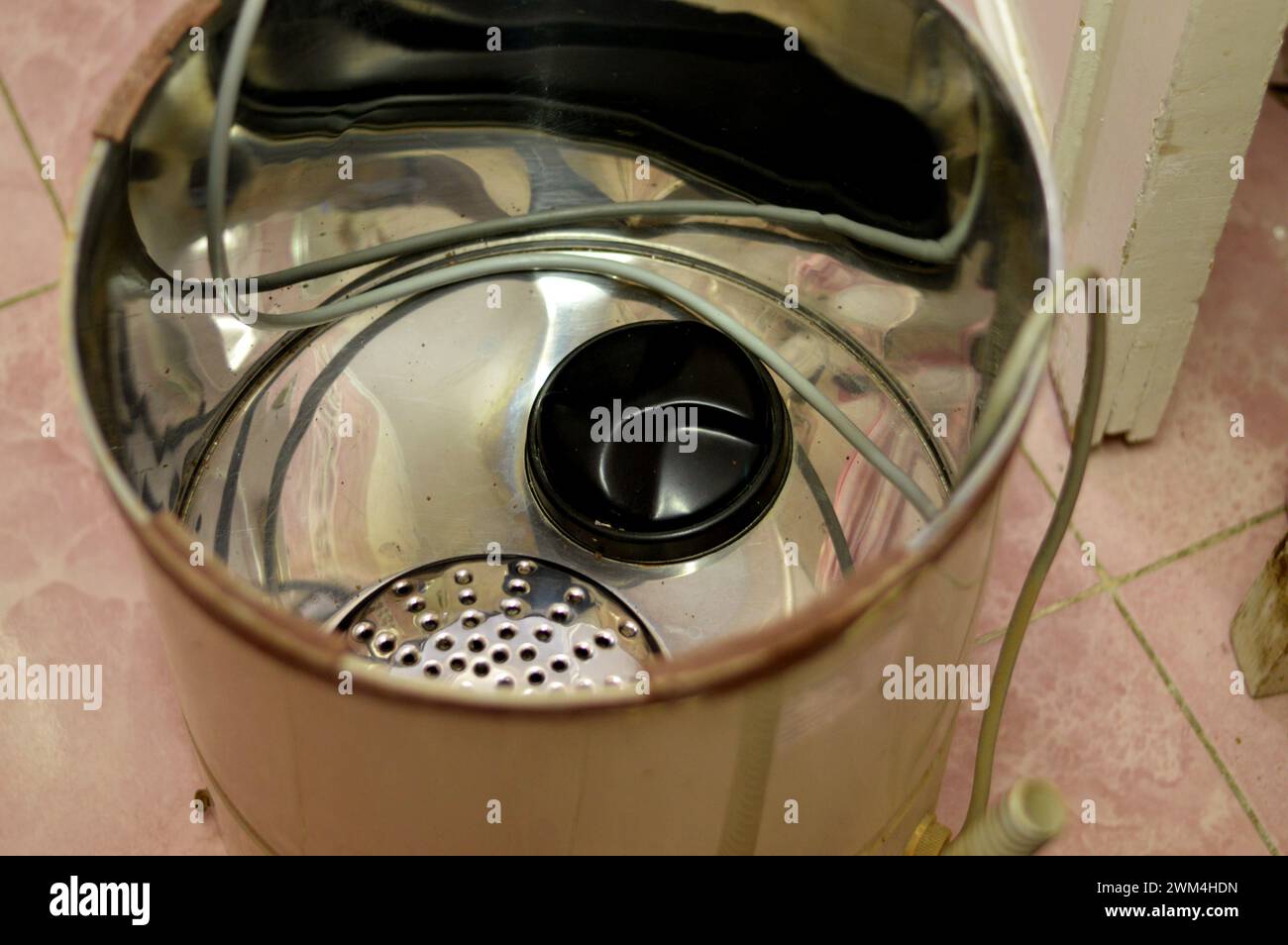 Vintage laundry equipment hi-res stock photography and images - Alamy