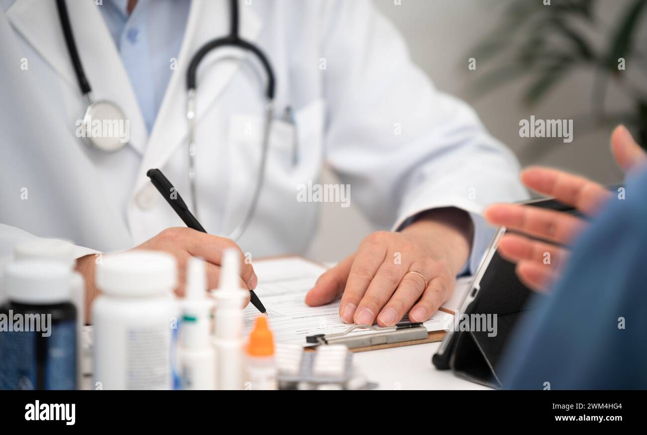 Hospital patient doctor clinic hi-res stock photography and images - Alamy