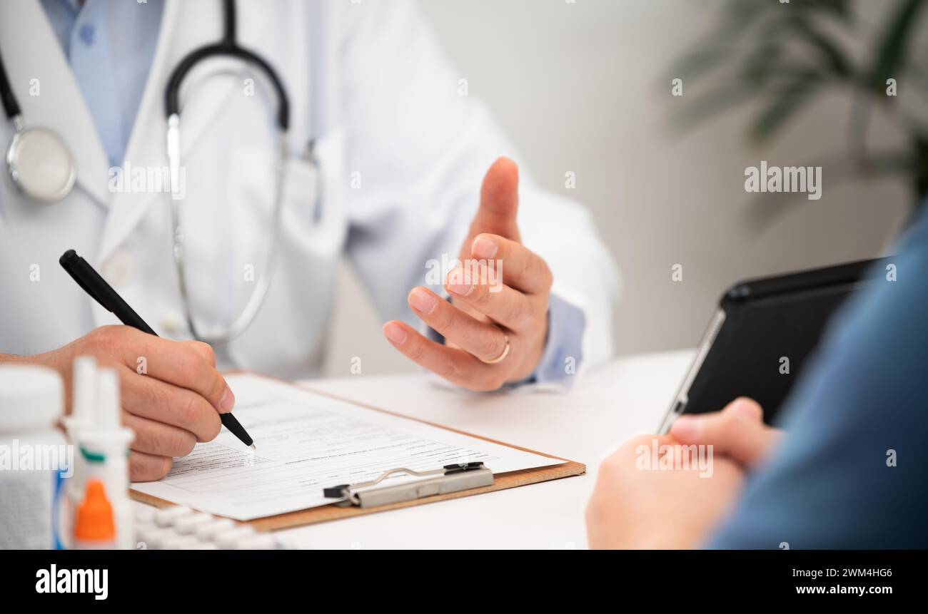 Hospital personnel hi-res stock photography and images - Alamy