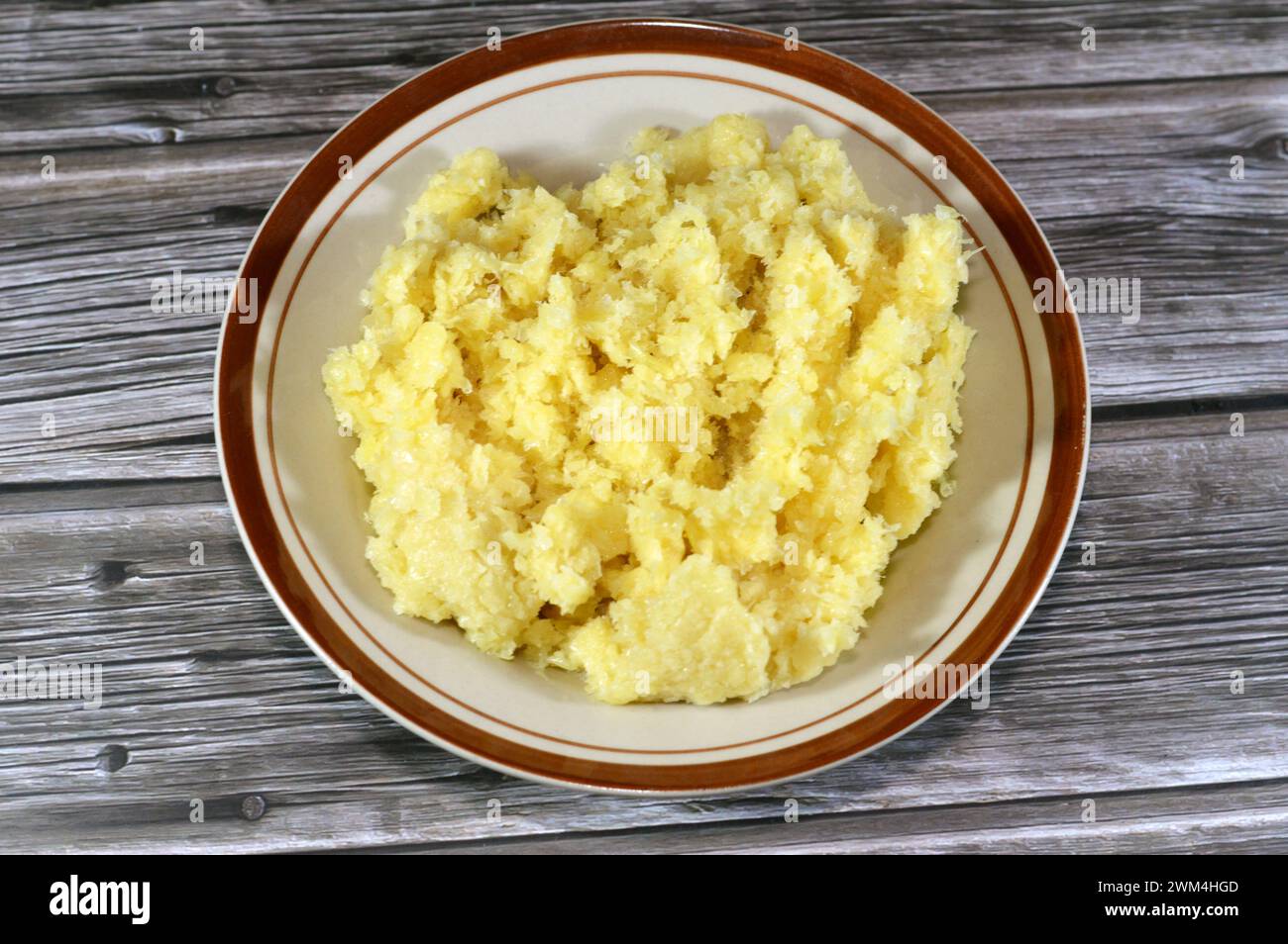 Garlic granules, previously chopped, crushed, minced and grinded ...