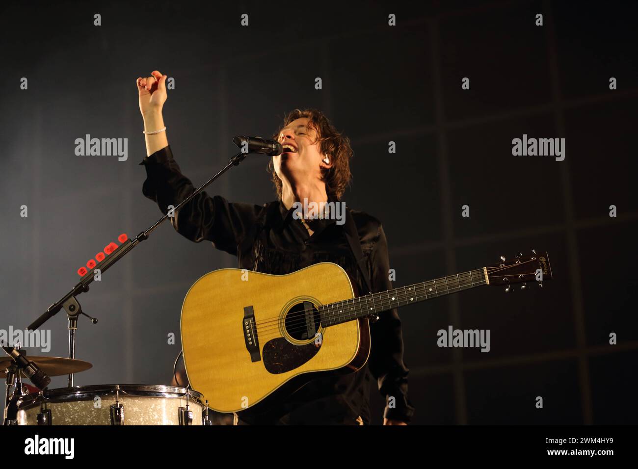 Frederik Fred Rabe von der Band Giant Rooks bei einem Konzert in der ...