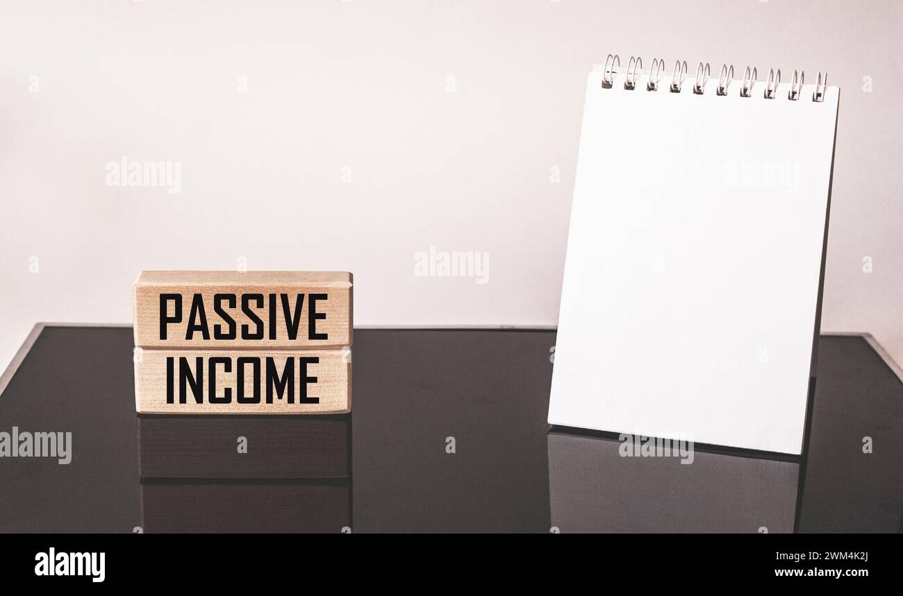 Time for a passive income symbol. Conceptual words Passive income on ...