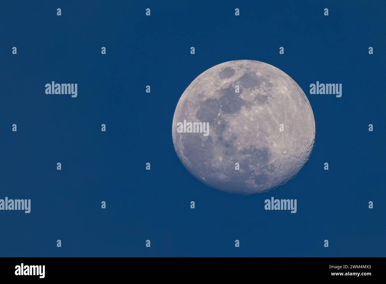 Full view blue sky hi-res stock photography and images - Alamy