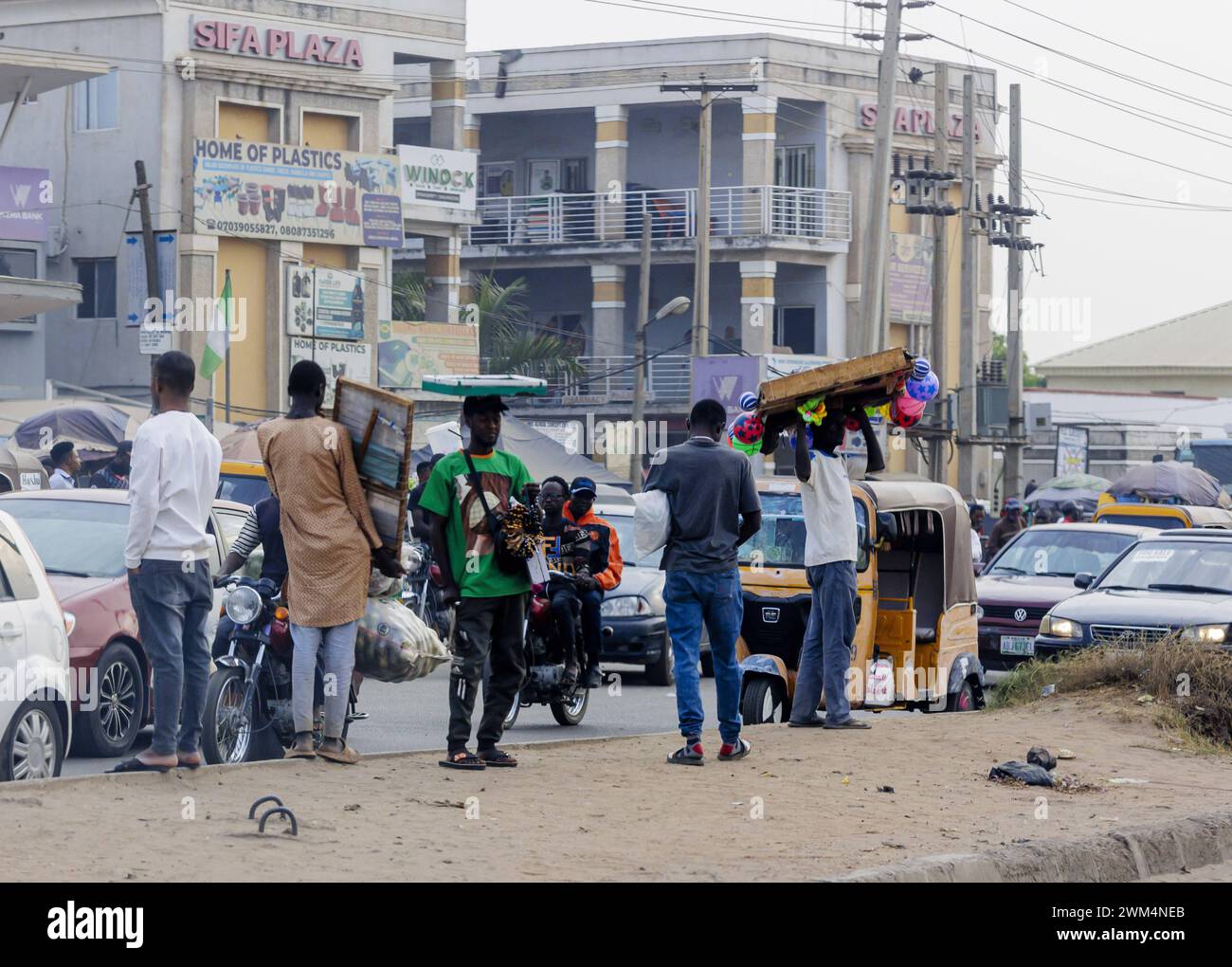 Strassenszene in der Hauptstadt von Nigeria, Abuja, 06.02.2024. Abuja ...