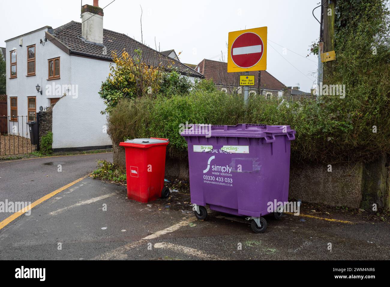 Rubbish suburban road hi-res stock photography and images - Alamy