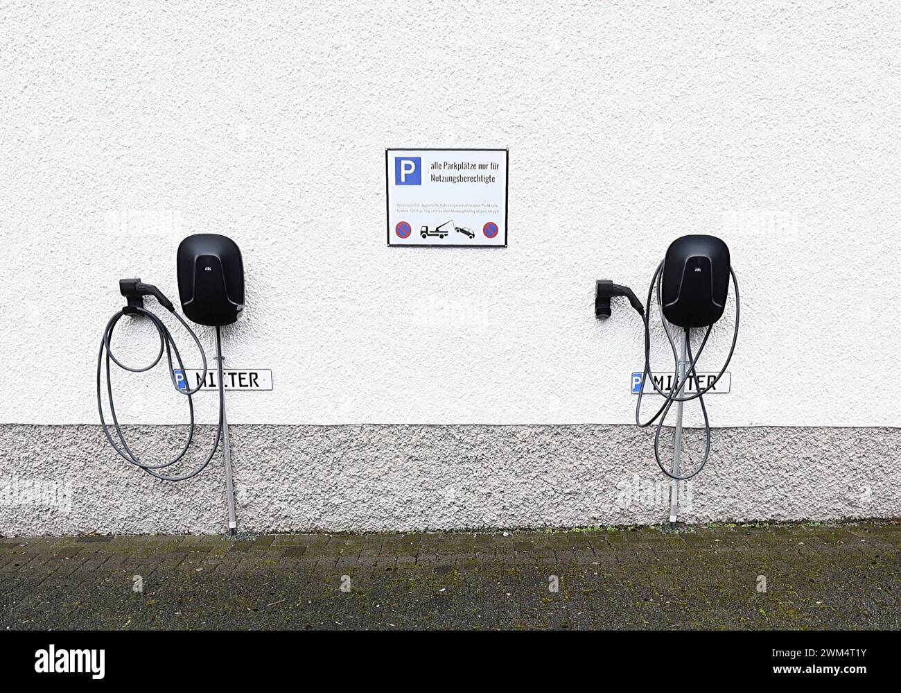 An wallbox aufladen hi-res stock photography and images - Alamy