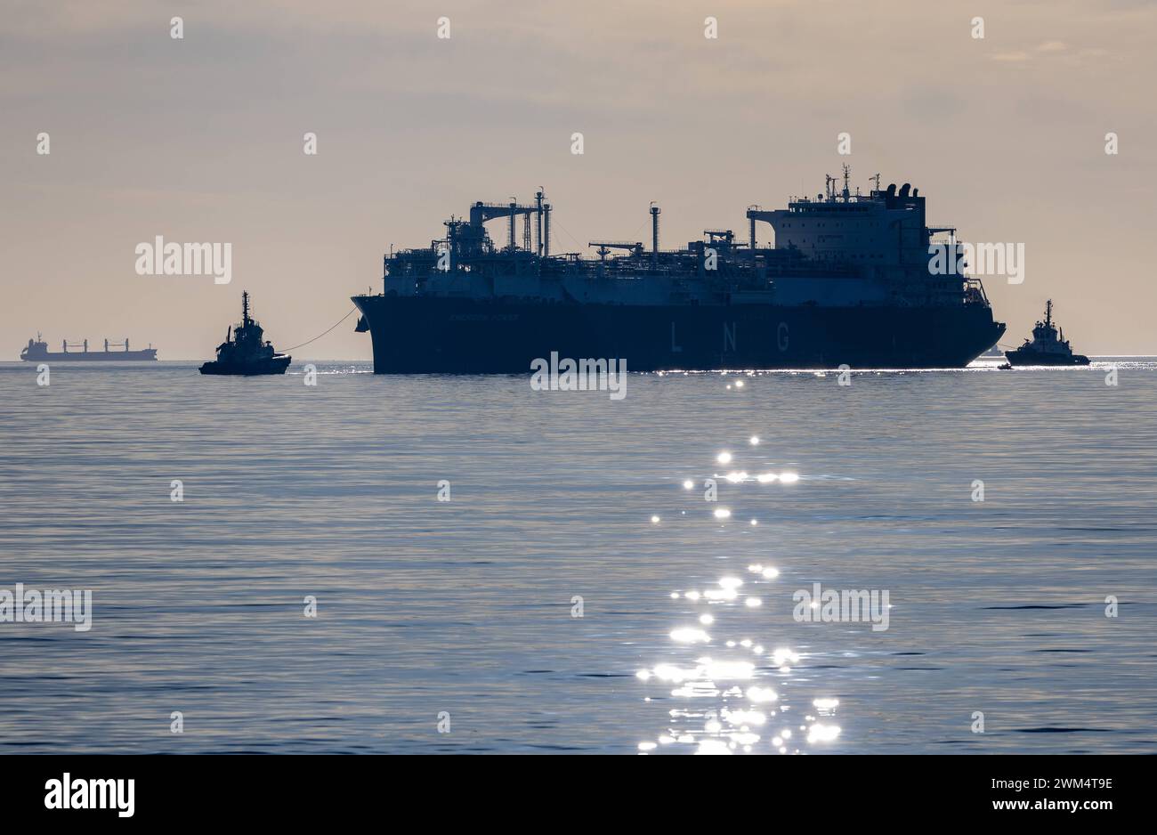 Lng regasification terminal hi-res stock photography and images - Alamy