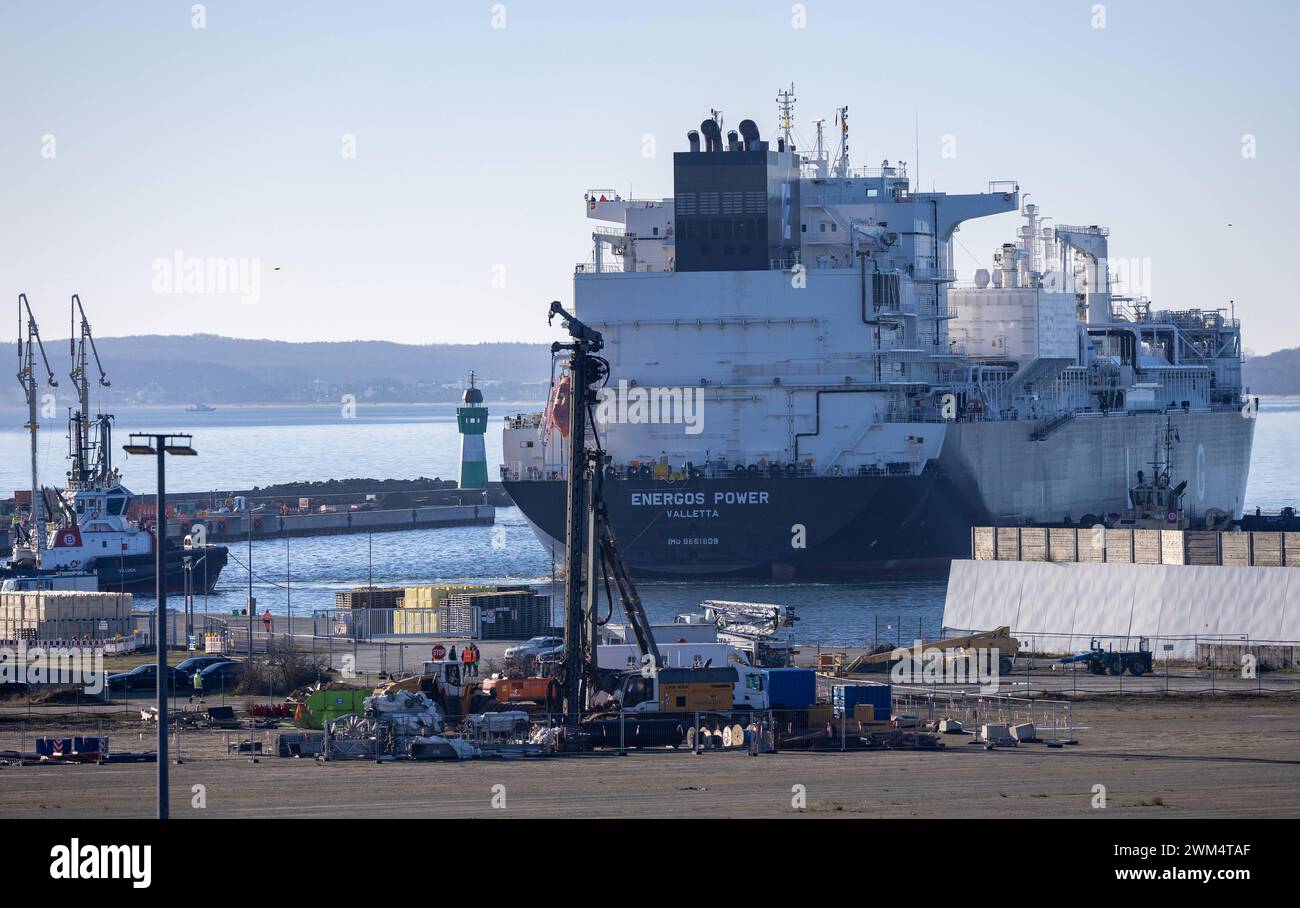 Lng regasification terminal hi-res stock photography and images - Alamy