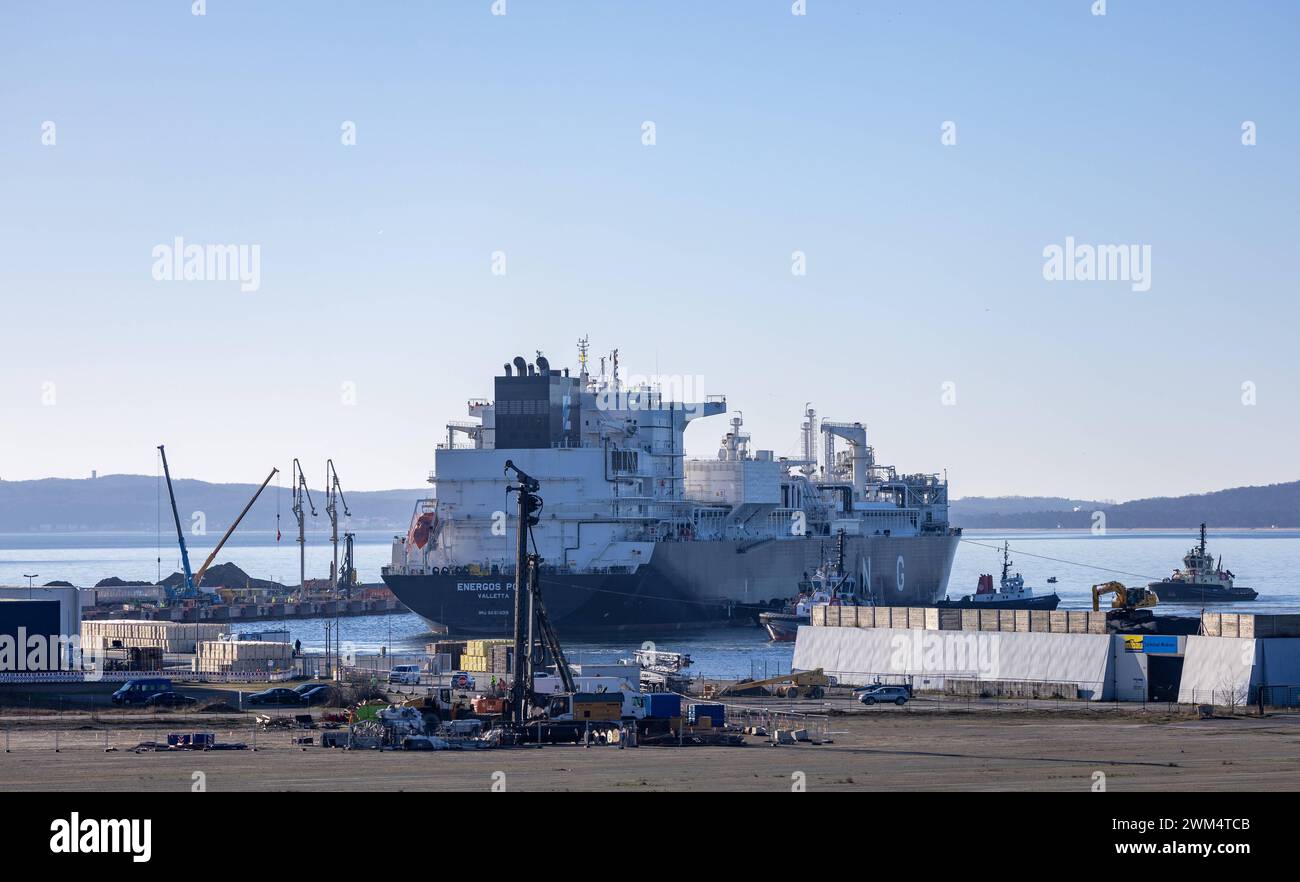 Lng regasification terminal hi-res stock photography and images - Alamy