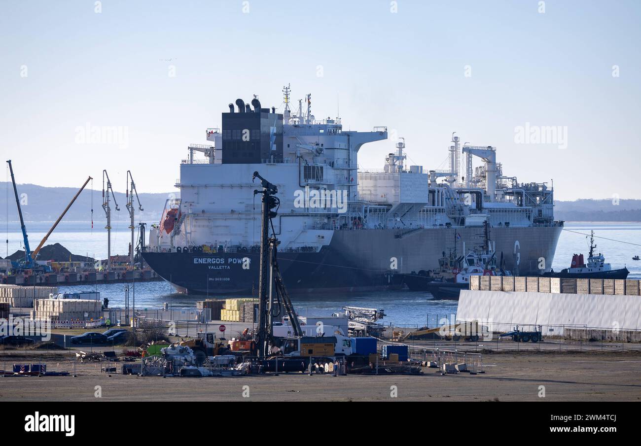 Lng regasification terminal hi-res stock photography and images - Alamy