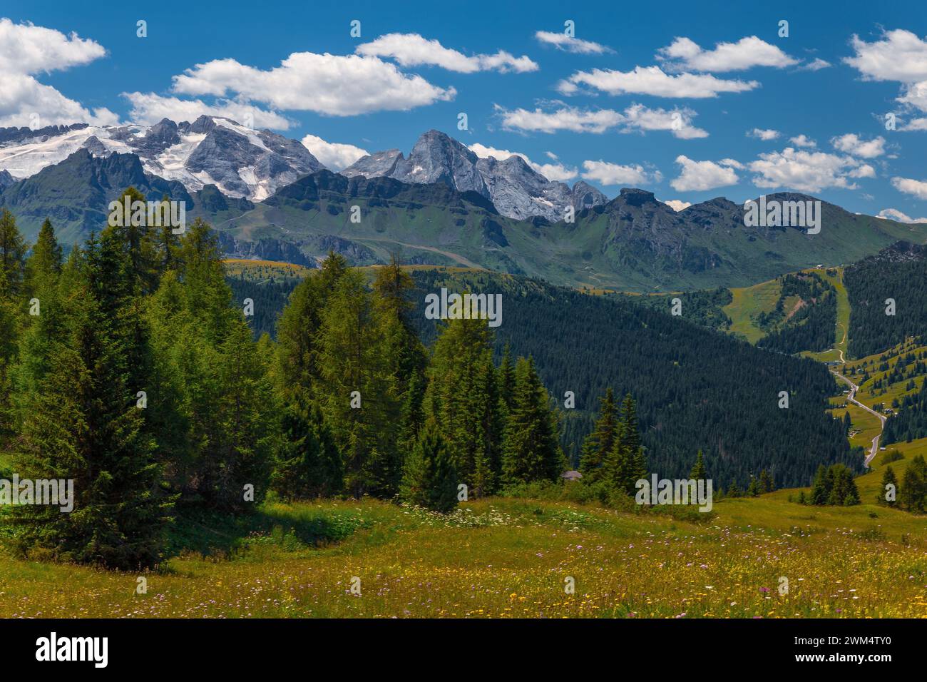 Dolomiti Alps in Alta Badia landscape amd peaks view, Trentino Alto ...