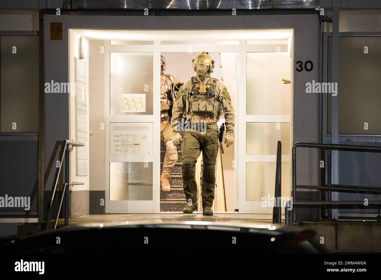 Pezialeinsatzkommando hi-res stock photography and images - Alamy