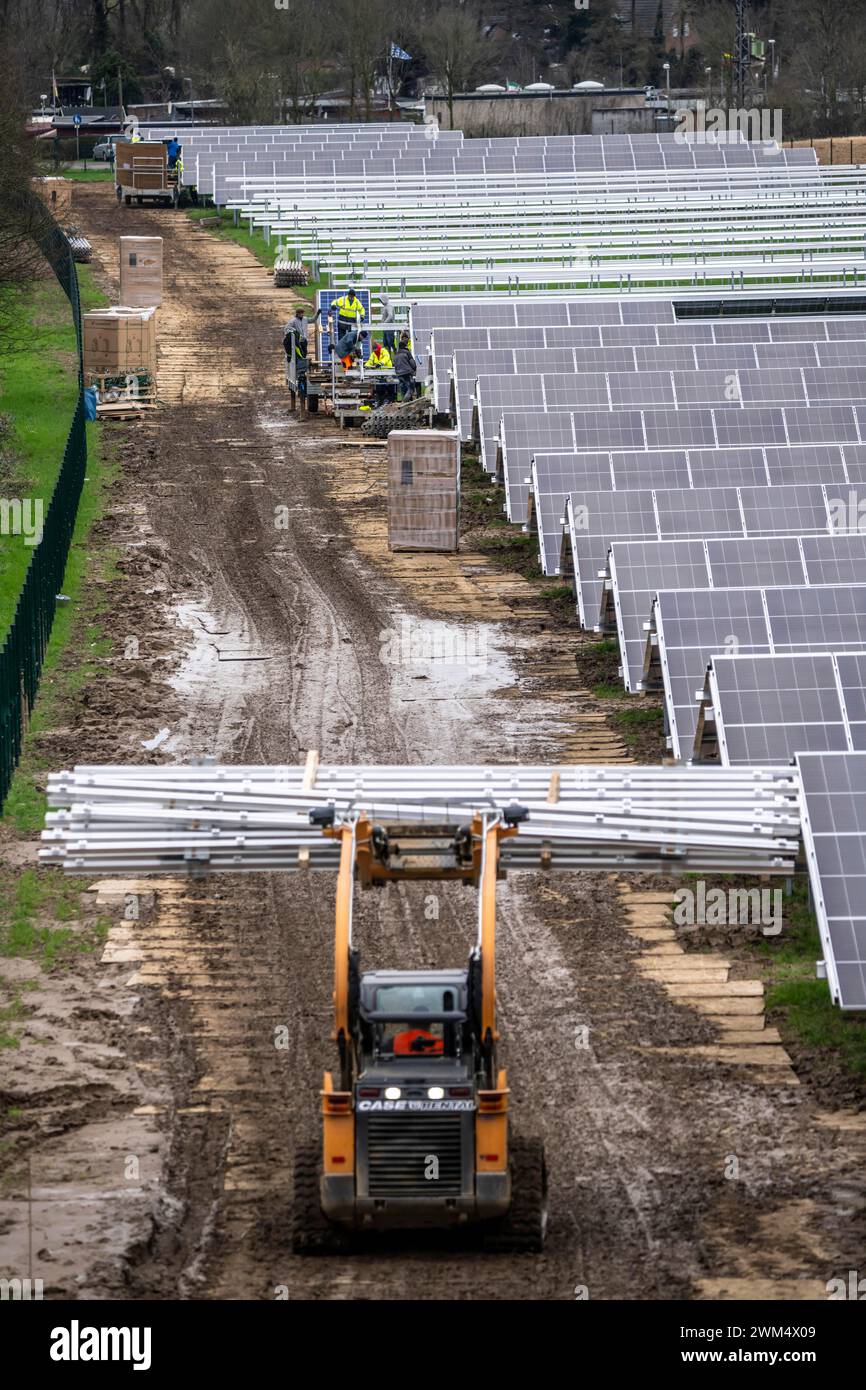 Construction of a solar park in Neukirchen-Vluyn, over 10,000 solar ...