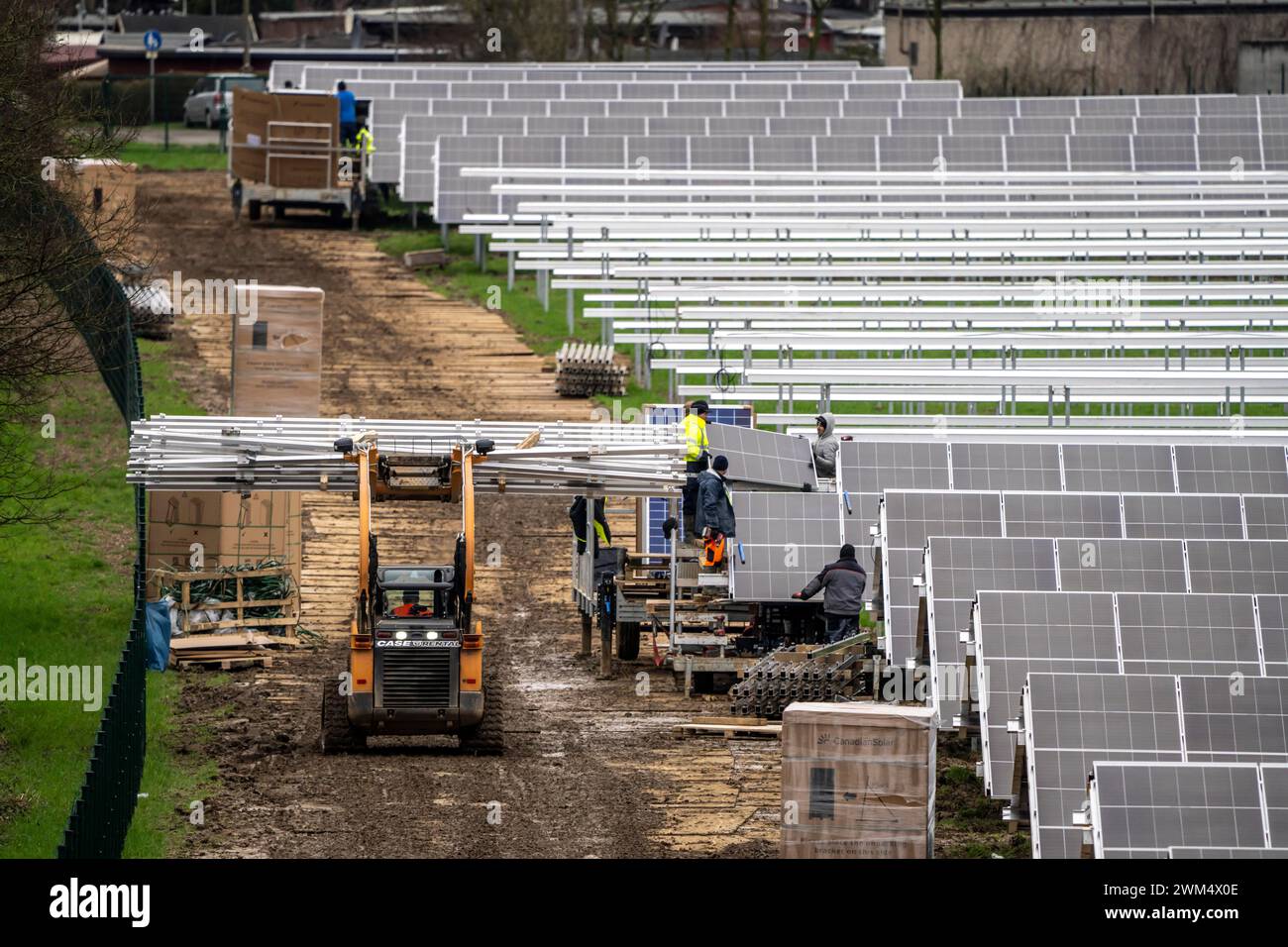 Construction of a solar park in Neukirchen-Vluyn, over 10,000 solar ...