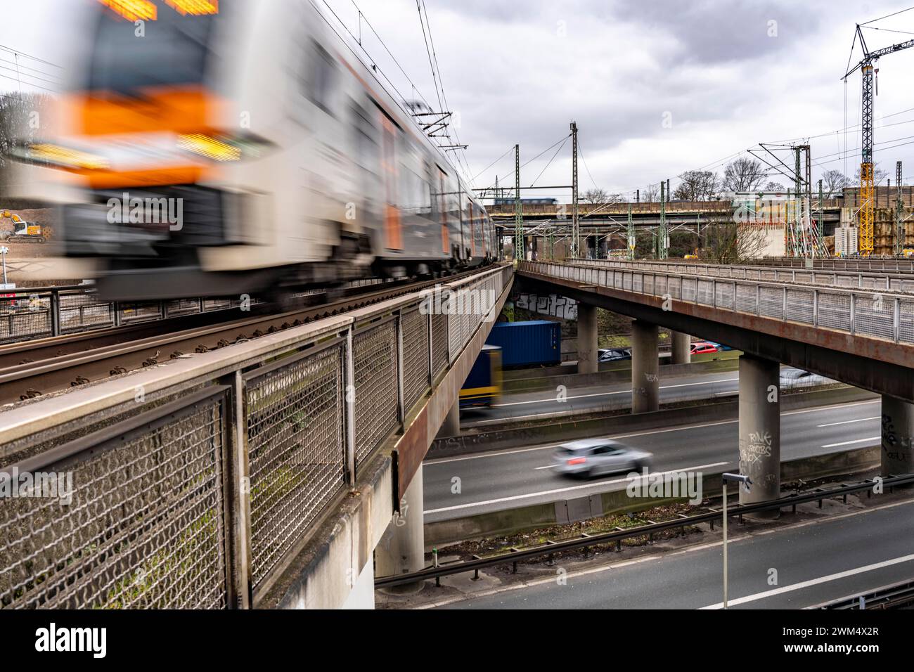 Railroad bridges at the Duisburg-Kaiserberg interchange, complete ...