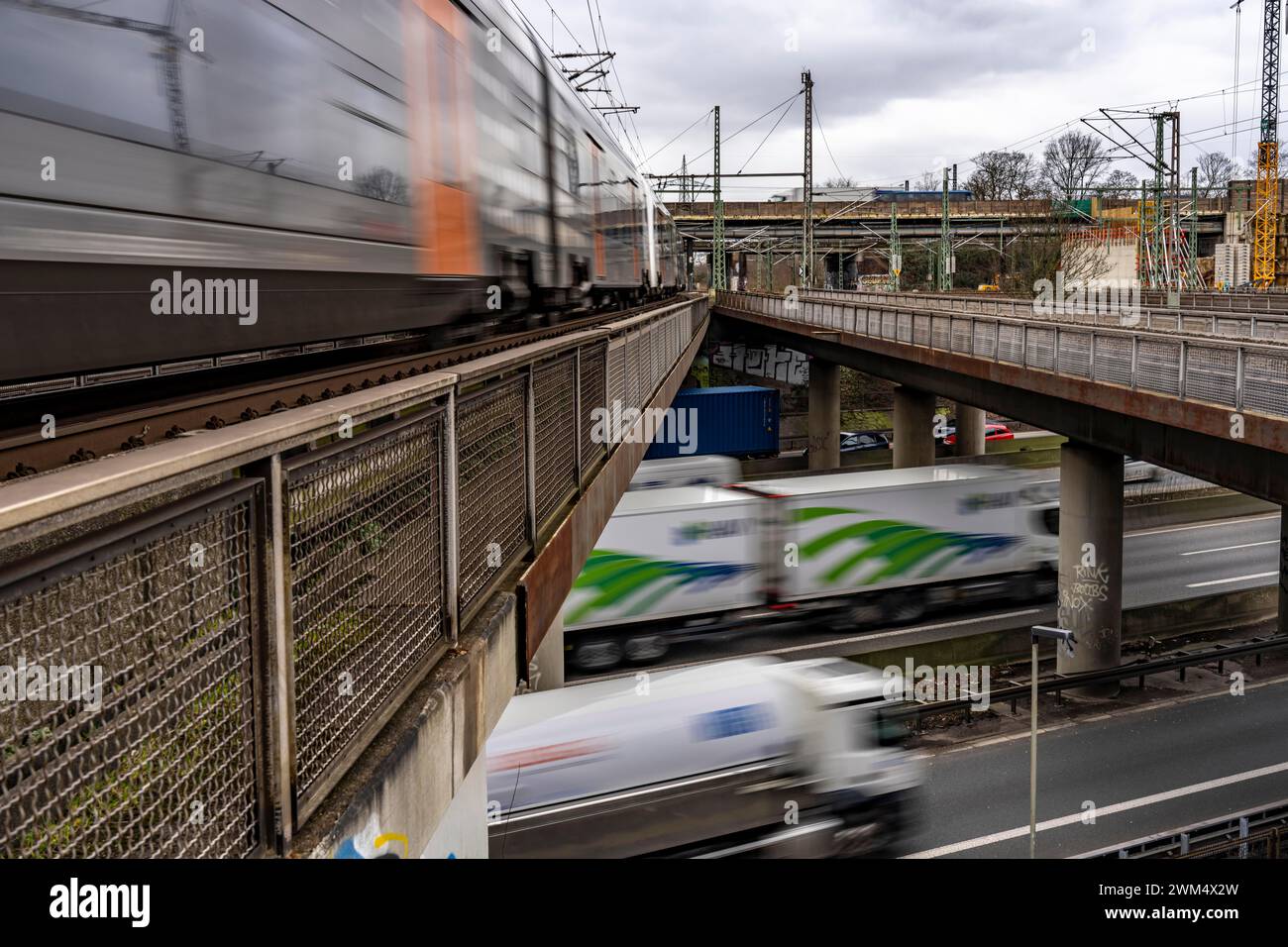 Railroad bridges at the Duisburg-Kaiserberg interchange, complete ...