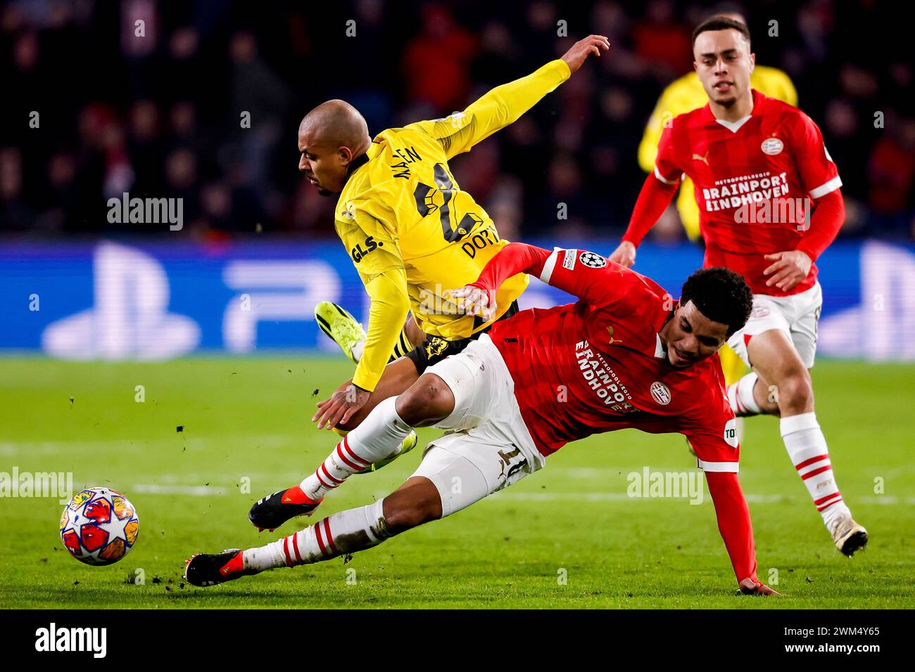 EINDHOVEN, NETHERLANDS - FEBRUARY 20: Donyell Malen (Borussia Dortmund ...