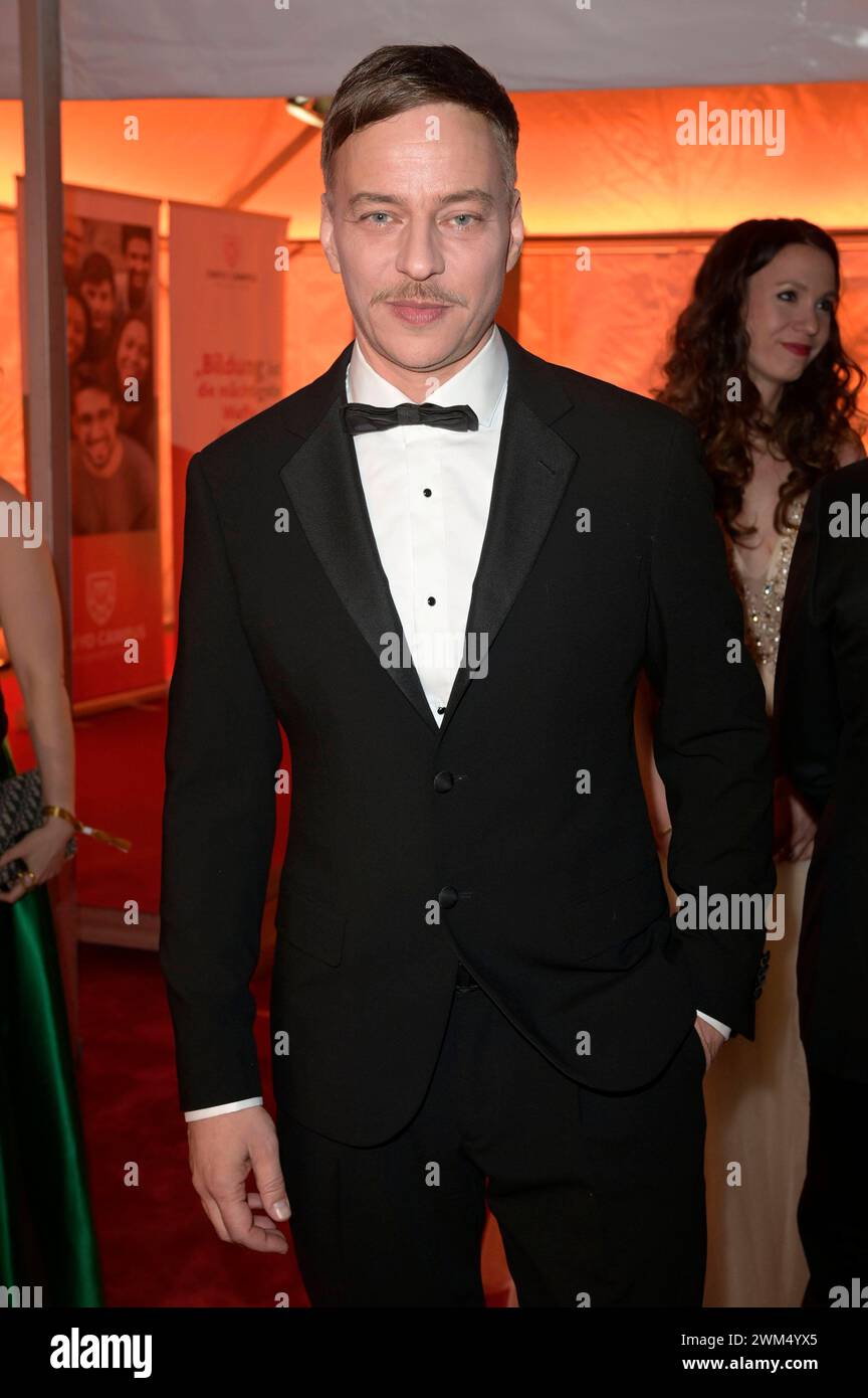 Tom Wlaschiha beim 16. SemperOpernball 2024 in der Semper Oper. Dresden ...