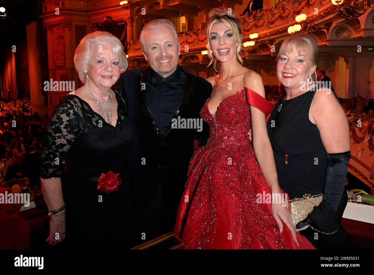 Ross Antony mit Mutter Vivien Catterall und Annika Gassner mit Mutter ...