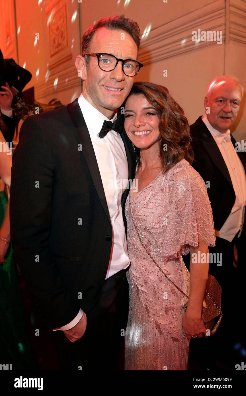 Peter Imhof und Ana Plasencia beim 16. SemperOpernball 2024 in der ...