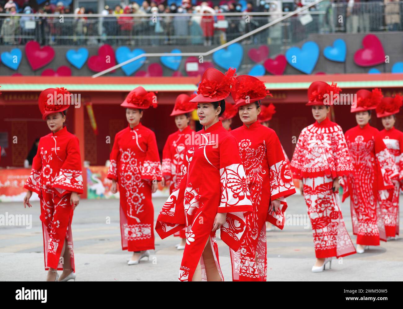 Chinese catwalk hi-res stock photography and images - Alamy