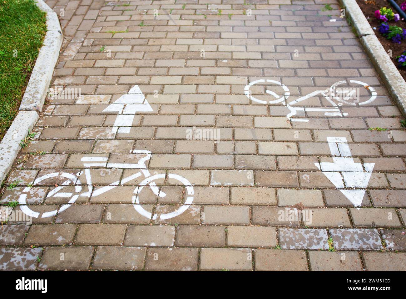 Pedestrian walkway arrows sign hi-res stock photography and images - Alamy