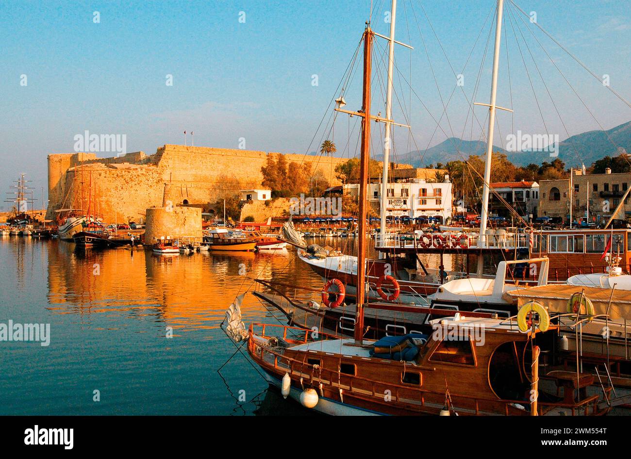 Keryneia hafen hi-res stock photography and images - Alamy