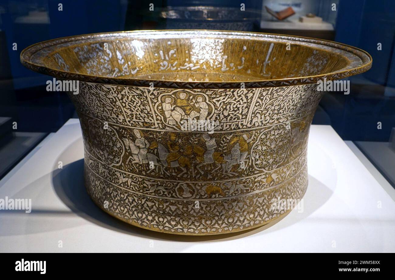 Inlaid basin hi-res stock photography and images - Alamy