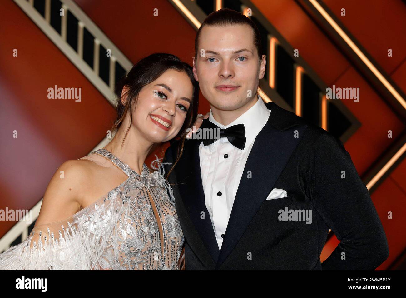 Gabriel Kelly mit Malika Dzumaev bei der Kennenlern-Show der 17 ...
