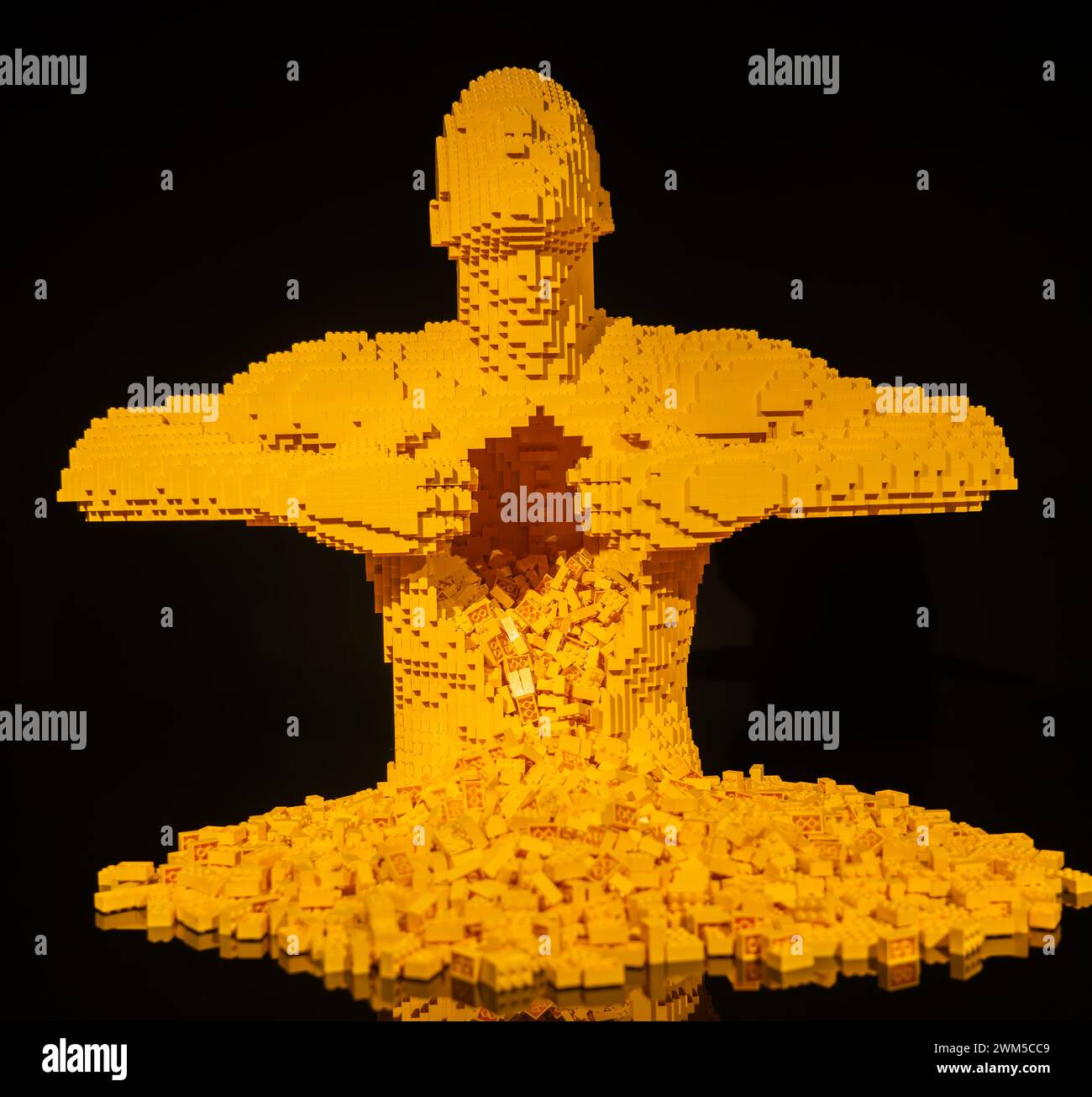 Lego Art Exhibition in Olympia Theater made by artist Nathan Sawaya ...