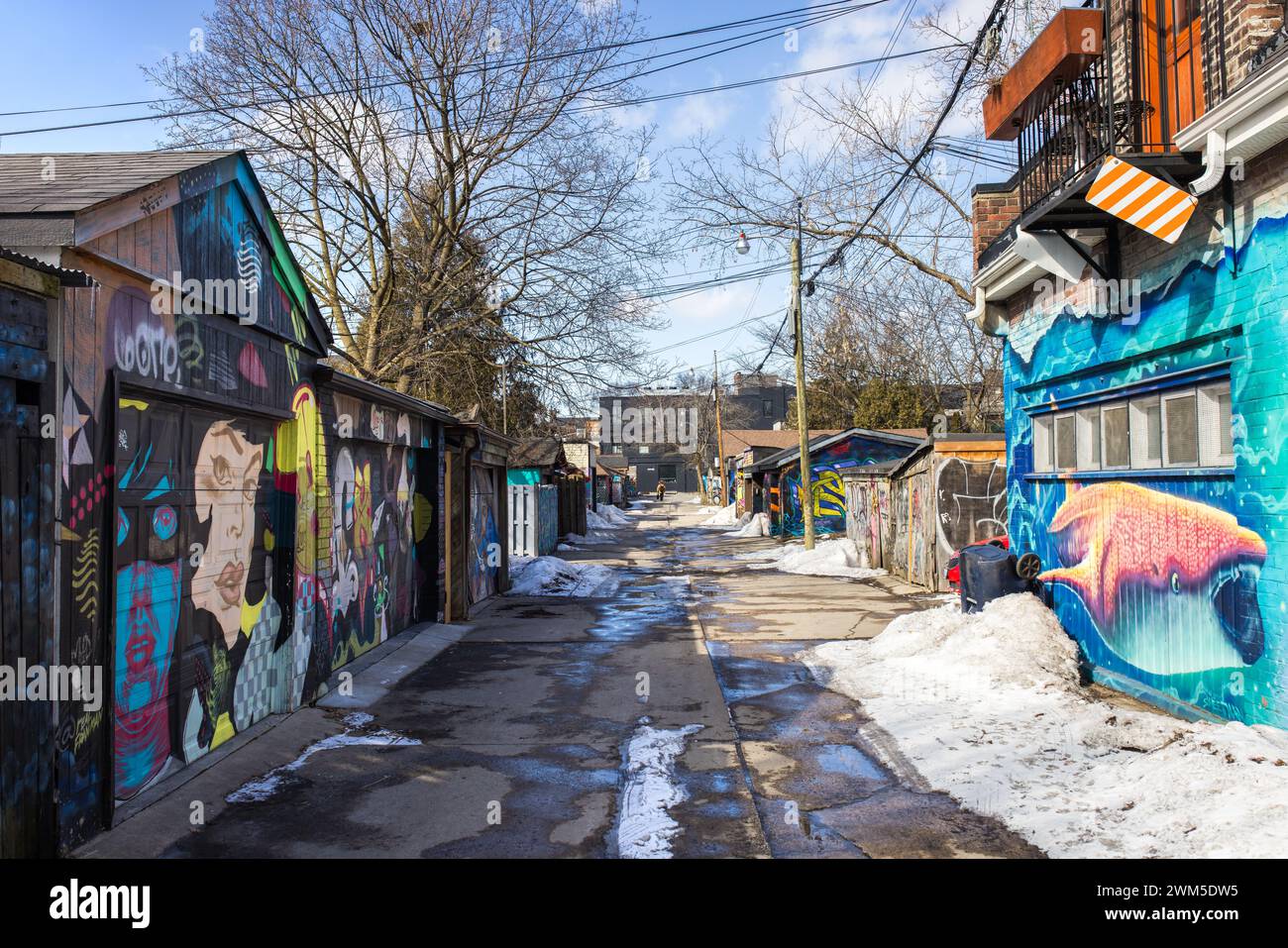 Colorful garages hi-res stock photography and images - Alamy