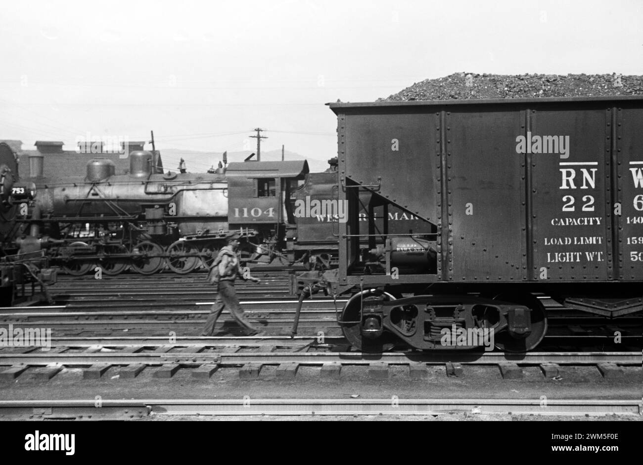 Railroad yards, Elkins, West Virginia - railroad worker - June 1939 ...
