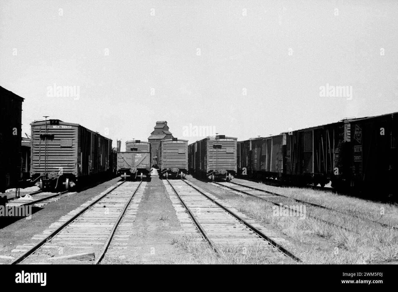 Railroad yards, Minneapolis, Minnesota, 1939 - John Vachon photo Stock ...