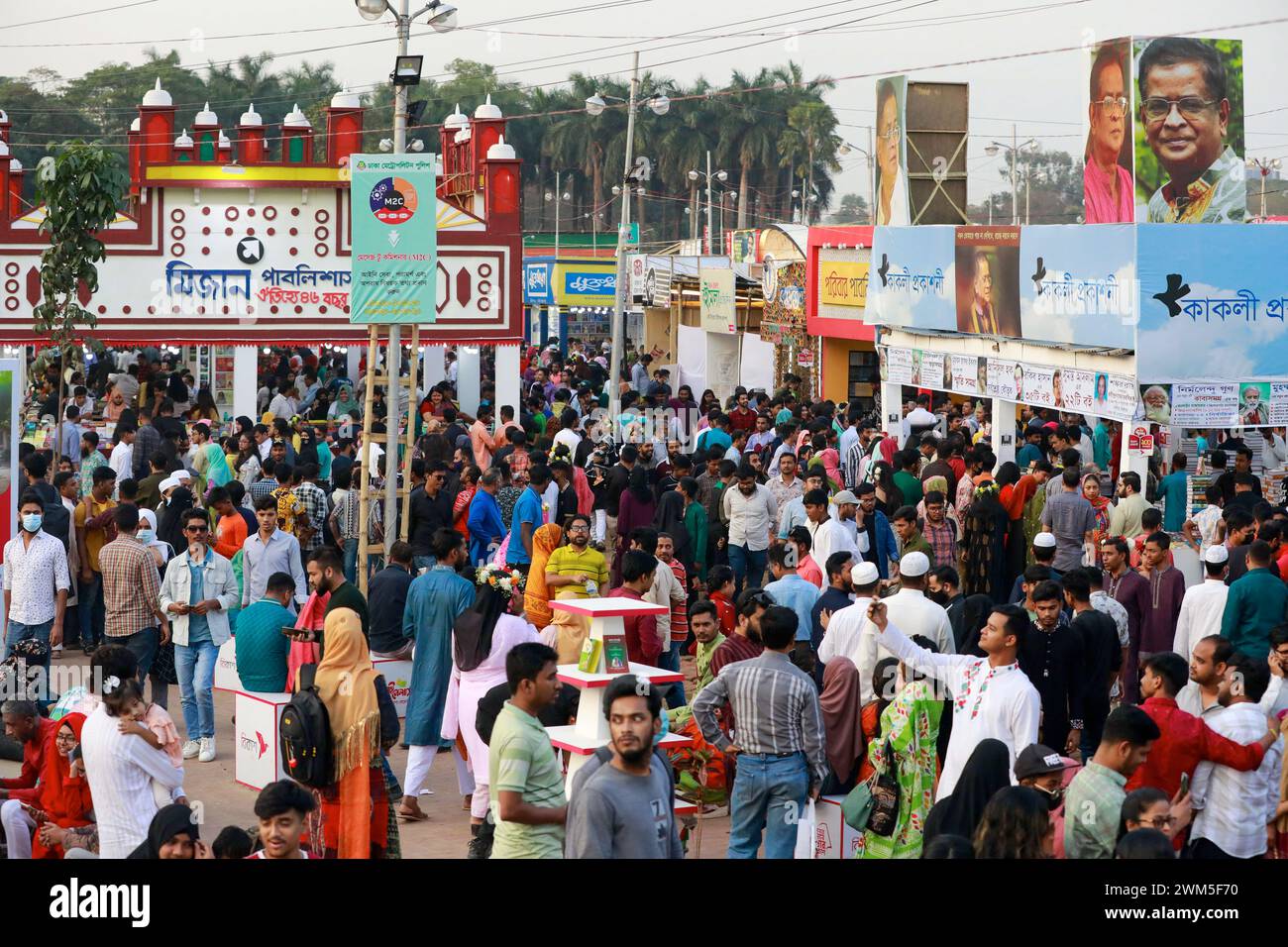 Dhaka, Bangladesh. 23rd Feb, 2024. Thousands of people gather at the ...