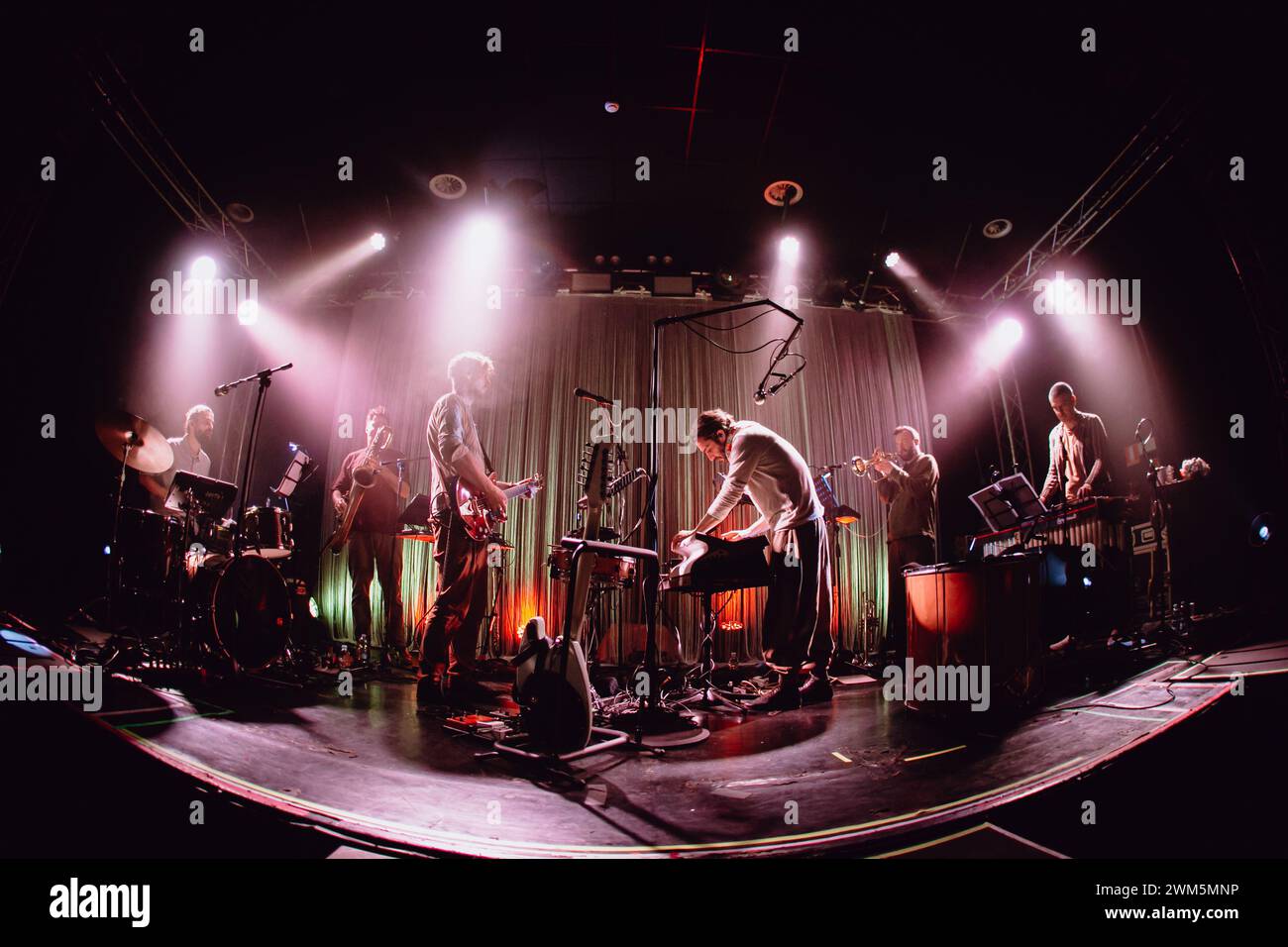 Musica nel club hi-res stock photography and images - Alamy