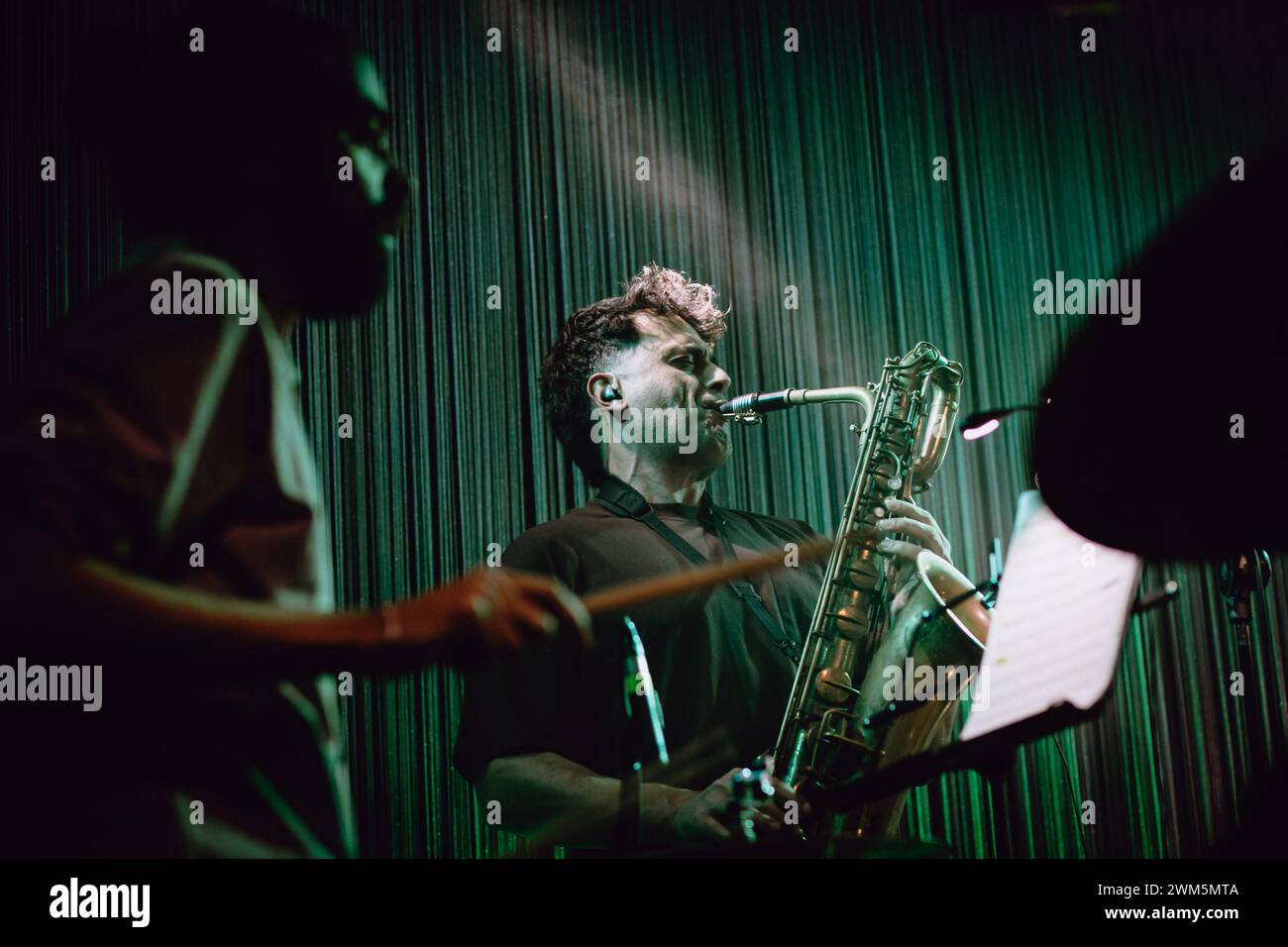 Experimental artist hi-res stock photography and images - Alamy