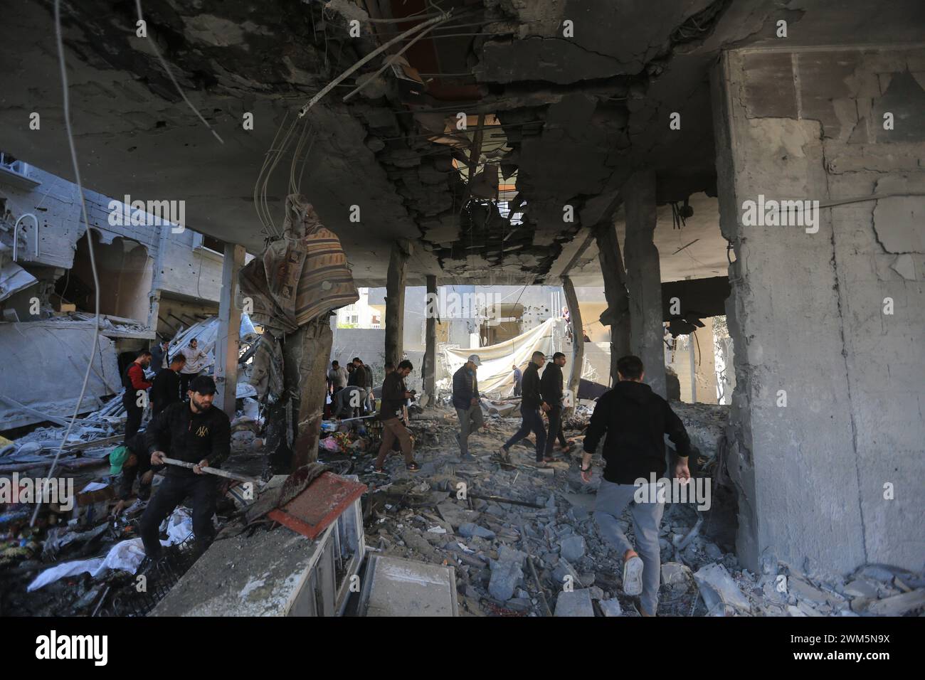 24 February 2024, Palestinian Territories, Rafah: Palestinians inspect ...