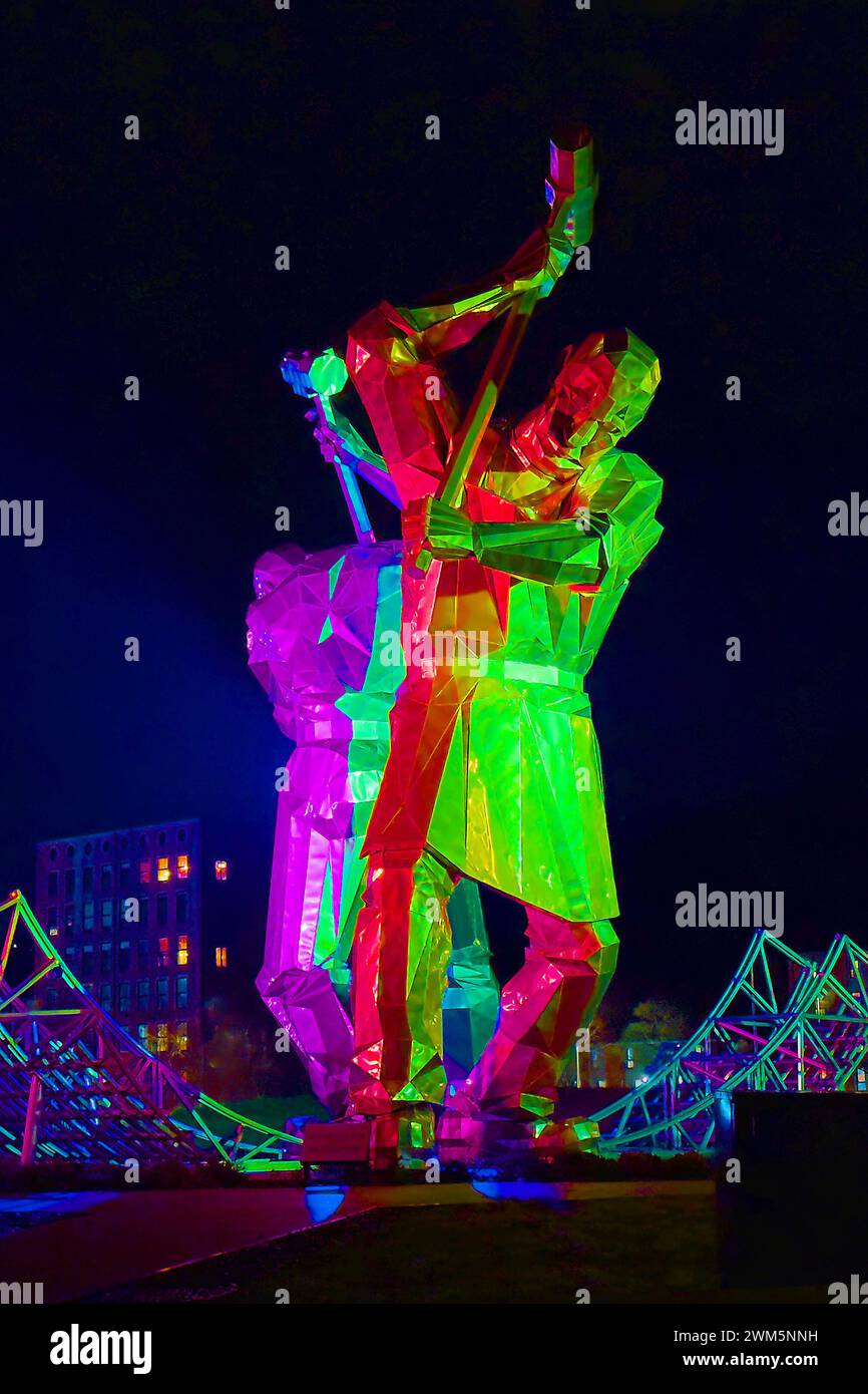 Shipbuilding sculpture art erected honouring Inverclyde Shipbuilding ...