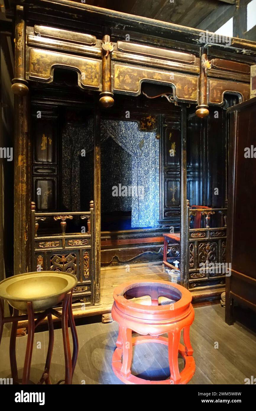 Bedroom - Yin Yu Tang House Stock Photo - Alamy