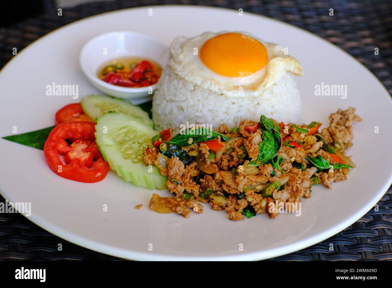 Pad krapow moo hi-res stock photography and images - Alamy