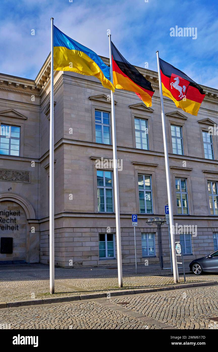 Niedersächsicher Landtag - Beflaggung öffentlicher Landesgebäude mit den Flaggen der ...