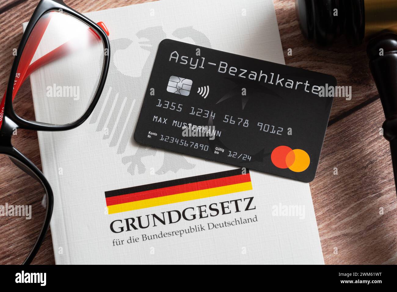 Kreditkarte und debitkarte hi-res stock photography and images - Alamy