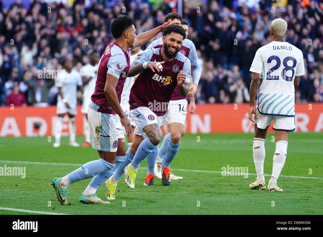 Danilo nottingham forest douglas luiz hi-res stock photography and ...