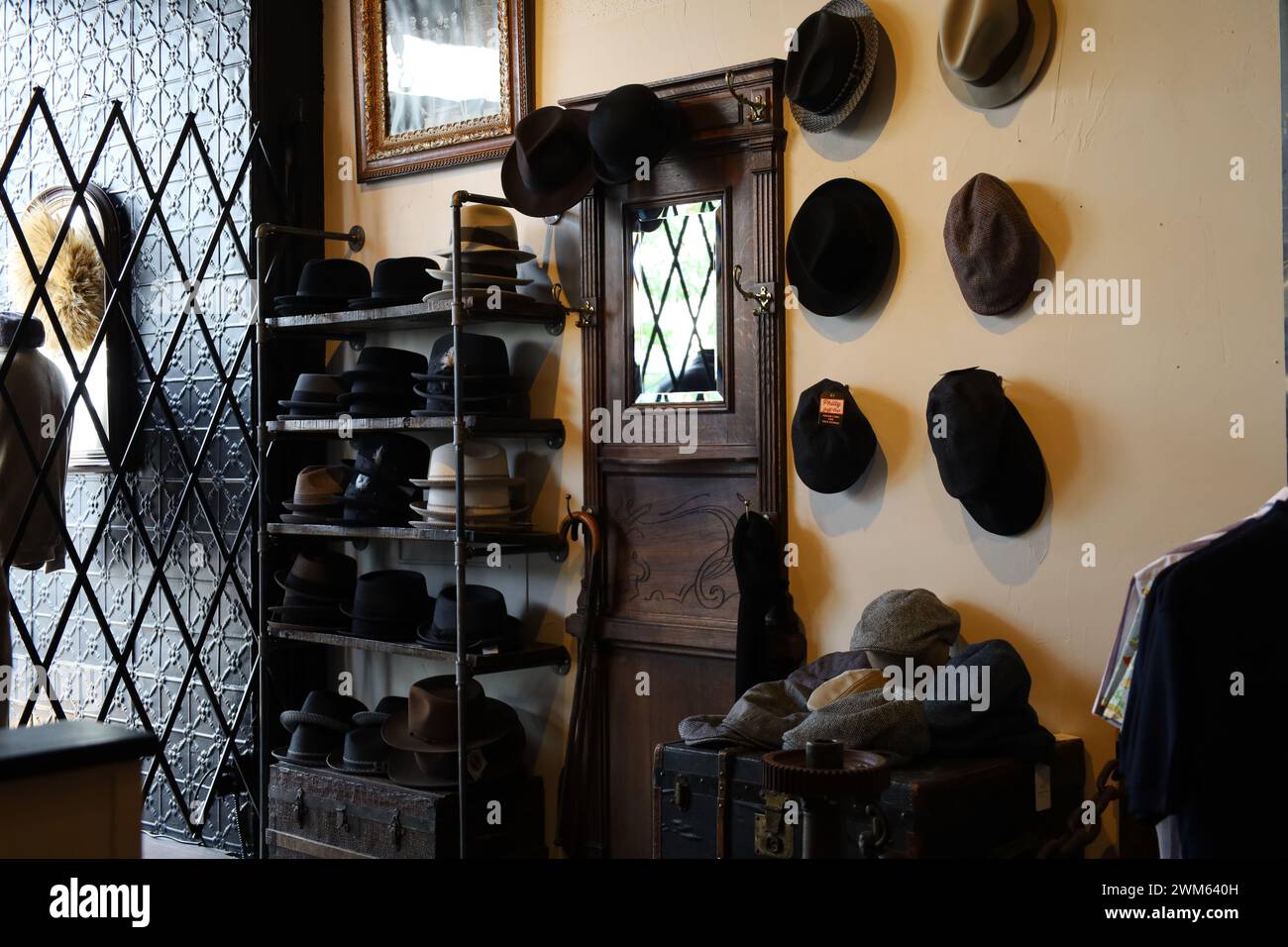 A classic vintage clothing store Stock Photo - Alamy